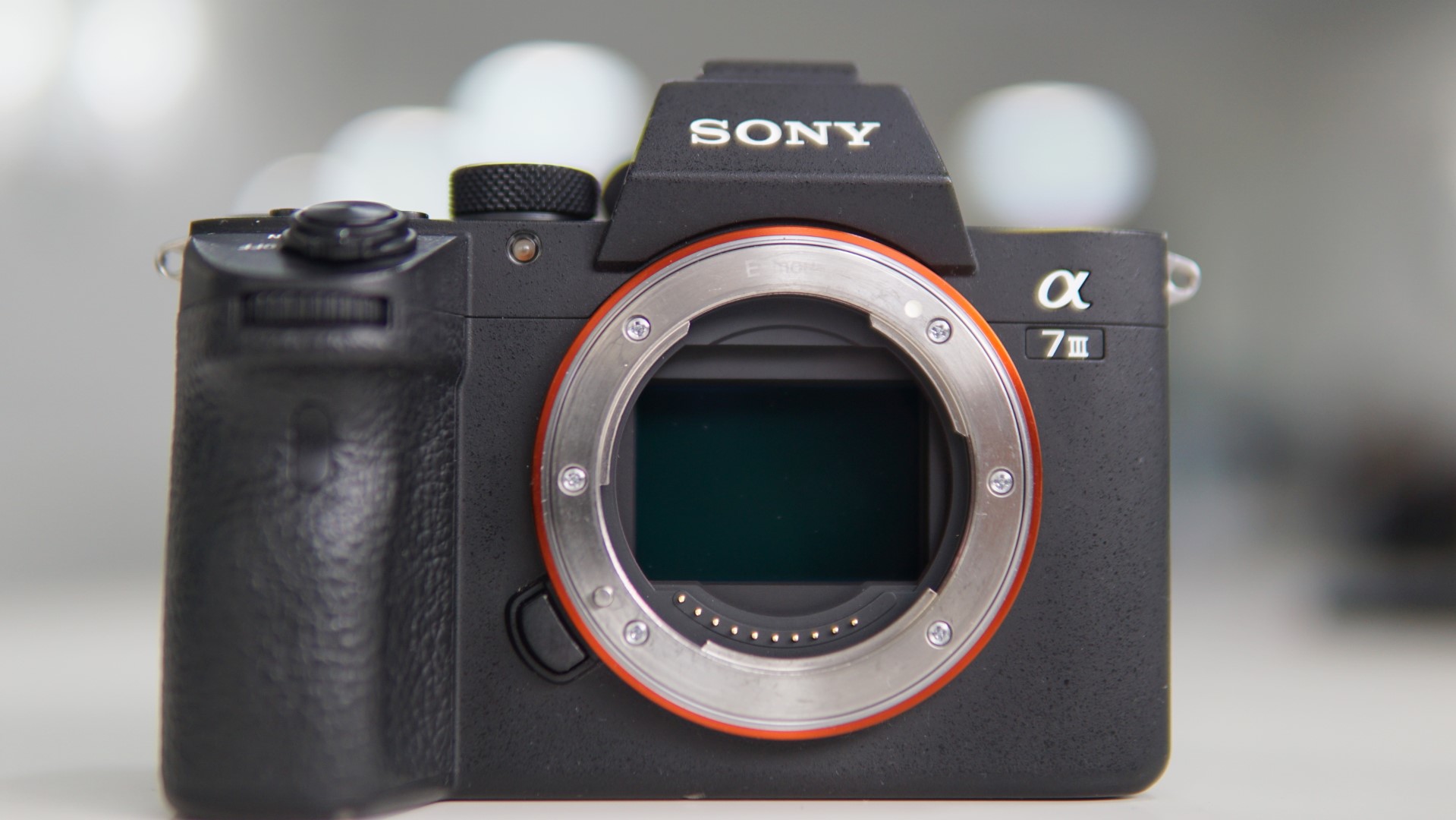 Sony A7III 24MP Full-Frame Mirrorless Camera Review | Wowdecor.ae