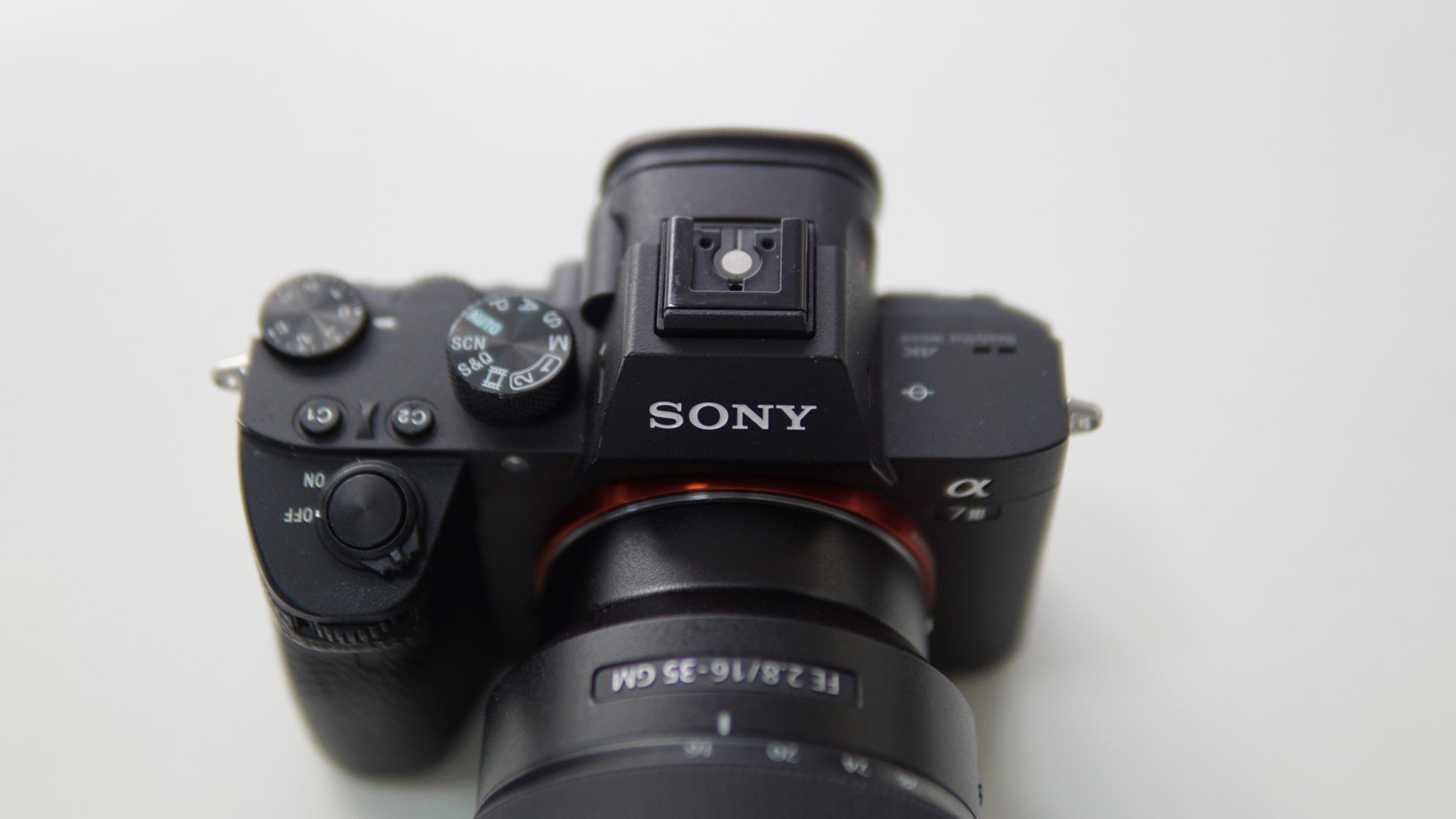 Sony A7III 24MP Full-Frame Mirrorless Camera Review | Wowdecor.ae