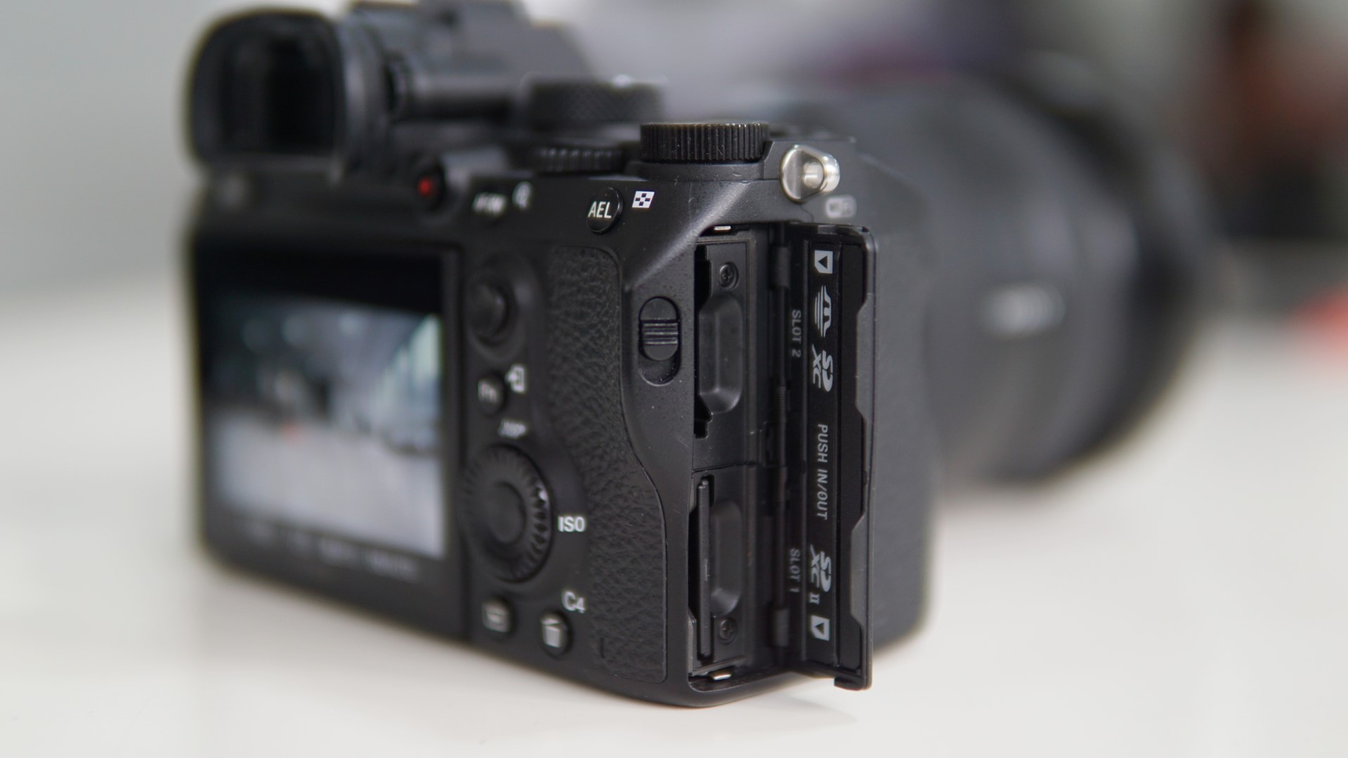 Sony A7III 24MP Full-Frame Mirrorless Camera Review | Wowdecor.ae